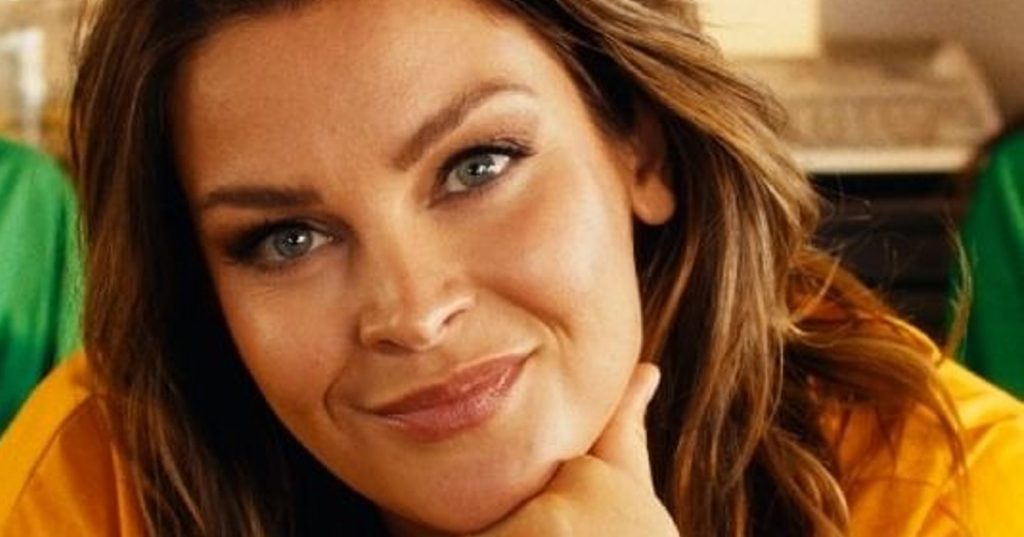 Miljuschka zorgt voor rode oortjes in pikant lingerie setje - SGXL.NL