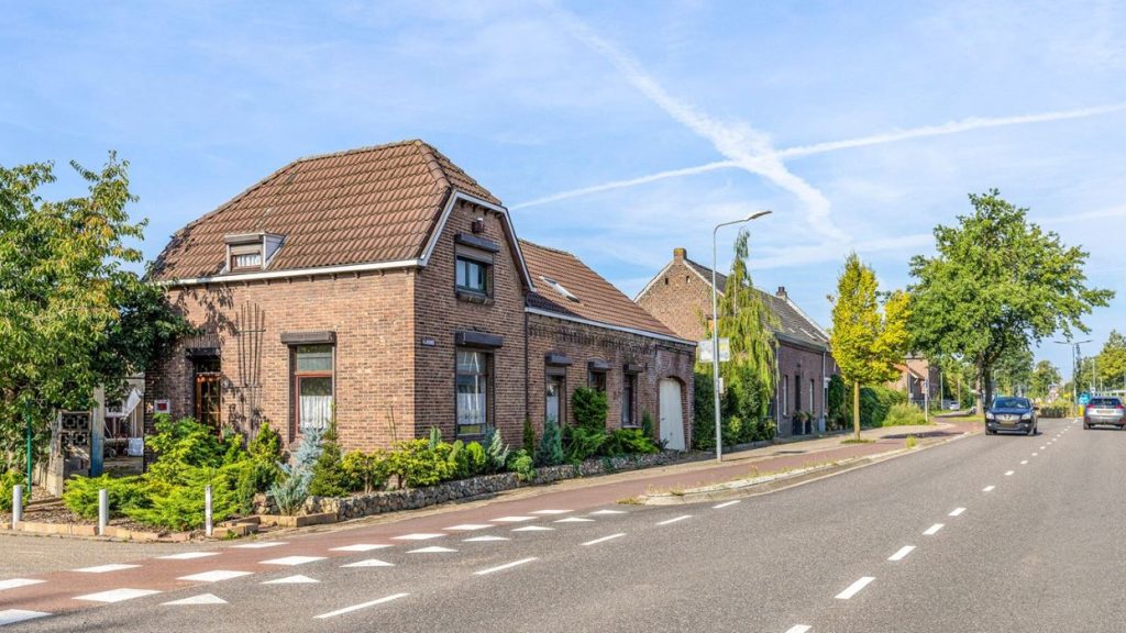 Deze opknapper is de goedkoopste woning met privé-zwembad op Funda ...