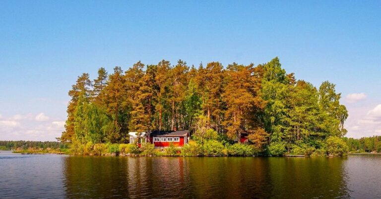 Dit privé-eiland in Zweden is nu te koop voor minder dan 2 ton!