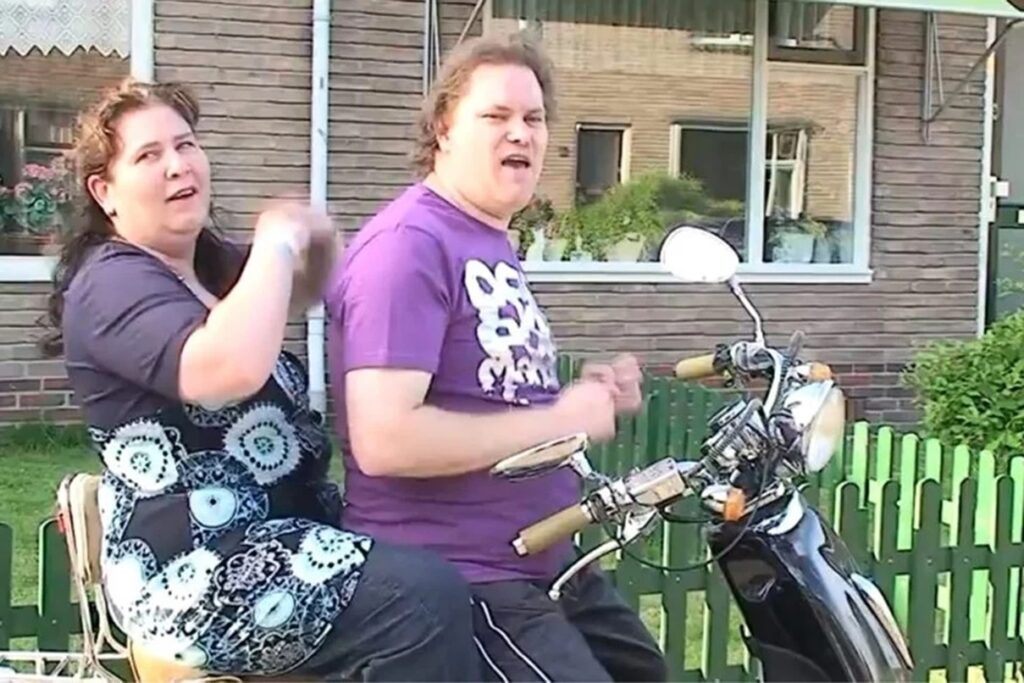 'Romana op de scooter' van Zanger Rinus plotseling overleden - SGXL.NL