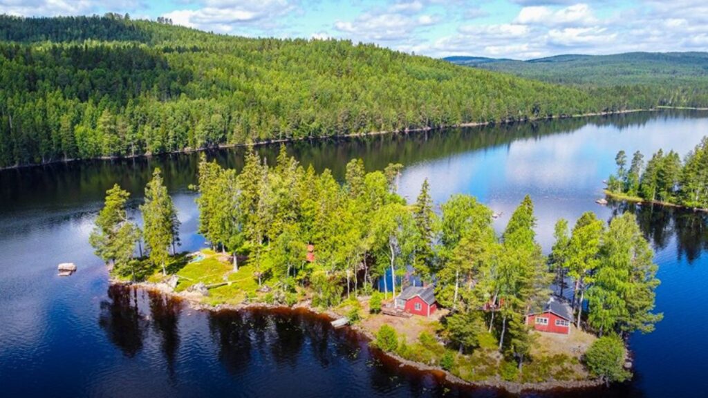 Privé-eiland met huis in Zweden te koop voor maar 76.000 euro! - SGXL.NL