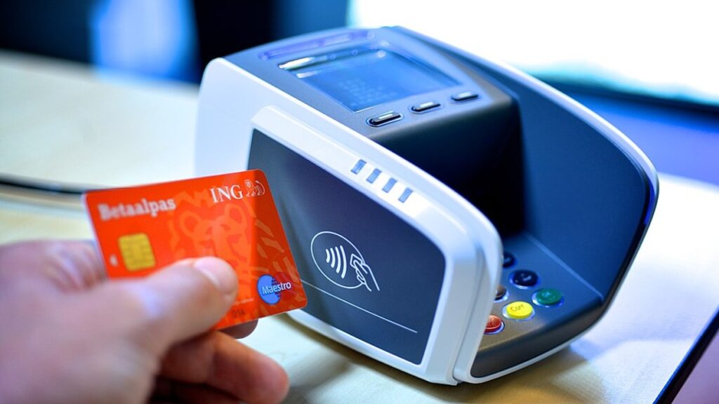 Einde van de pinpas: banken vervangen betaalpas voor nieuw systeem