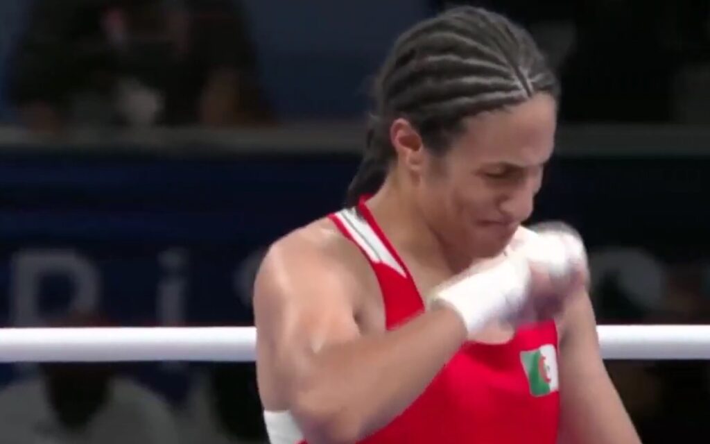 Bokser Imane Khelif wint opnieuw en laat tranen lopen: 'Ik ben een ...