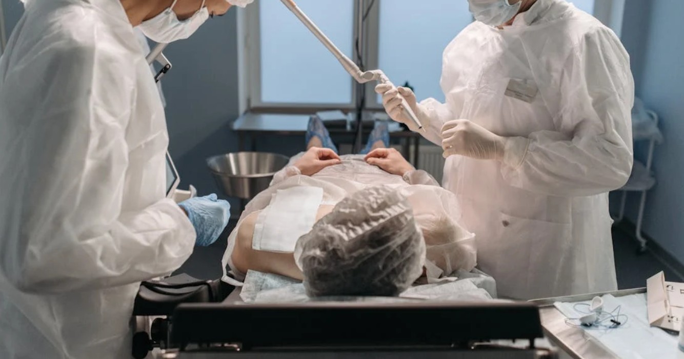 Dokter onthult wat een verdoving écht met je lichaam doet! Mensen in ...