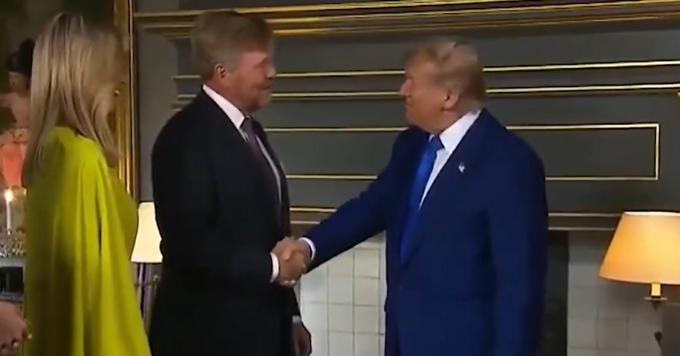 Beelden van Willem Alexander die Trump laat weten wie de echte koning ...