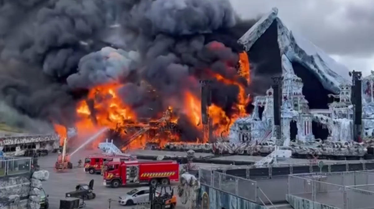 Beelden tonen wat er over is van podium na Tomorrowland brand